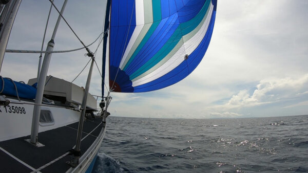 Video guide on how to sail a asymmetrical spinnaker