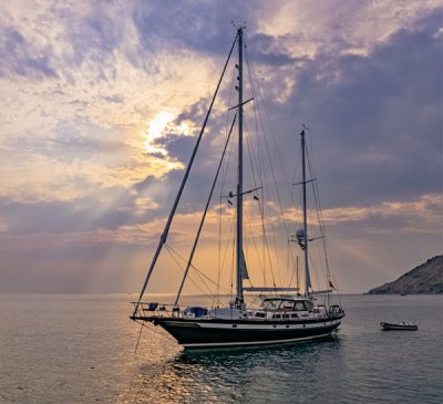 NEW SAILS FOR A CLASSIC CRUISING KETCH ON CIRCUMNAVIGATION - Rolly ...