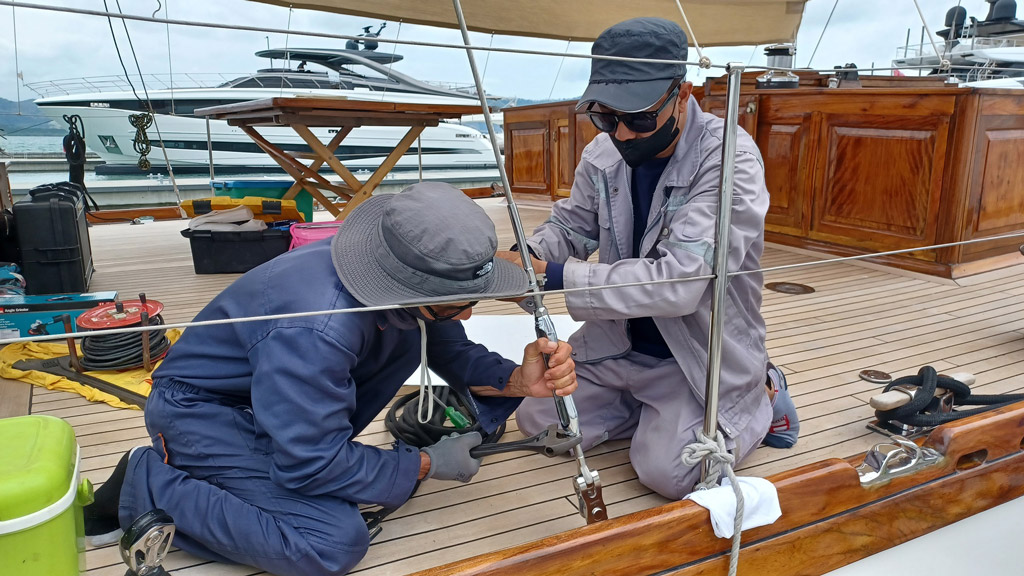 Rigging a 29-Metre Ketch in Phuket - Rolly Tasker Sails